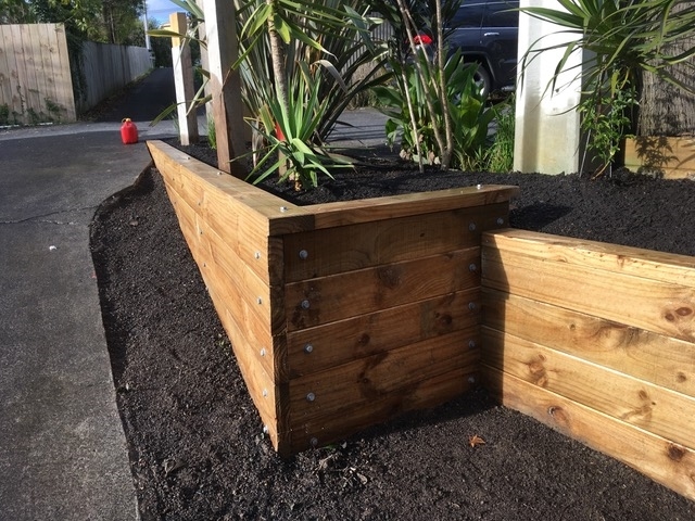 Timber retaining wall construction North Shore | Orewa | Rodney